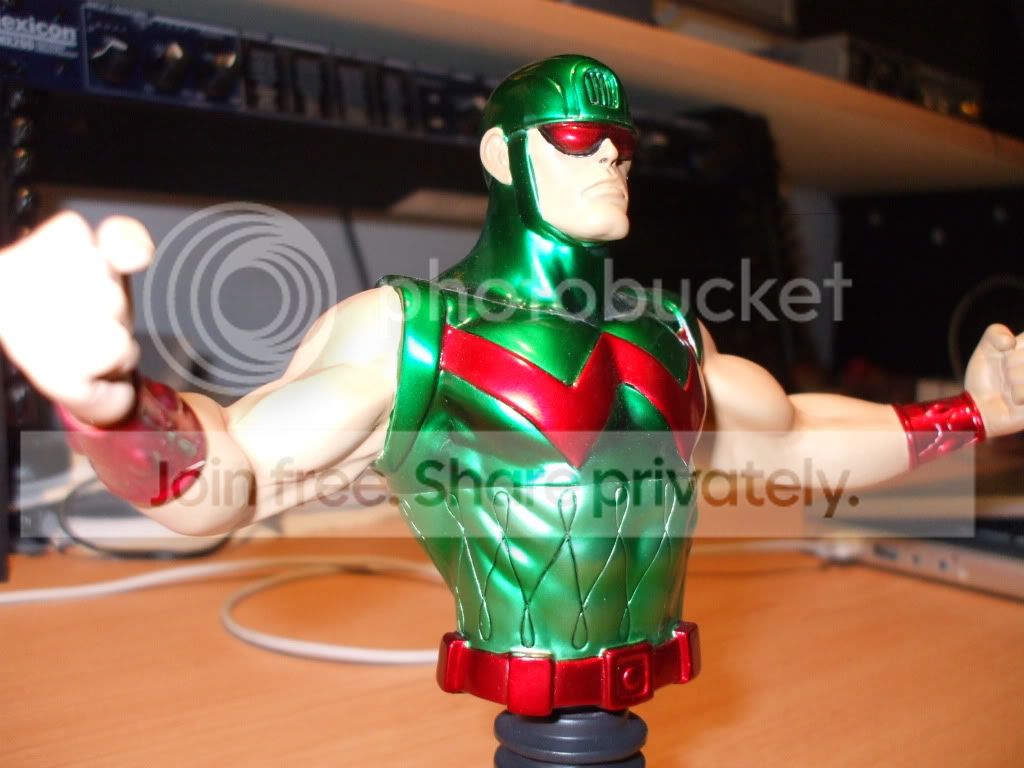 Original Wonder Man W/ Pics - Statue Forum